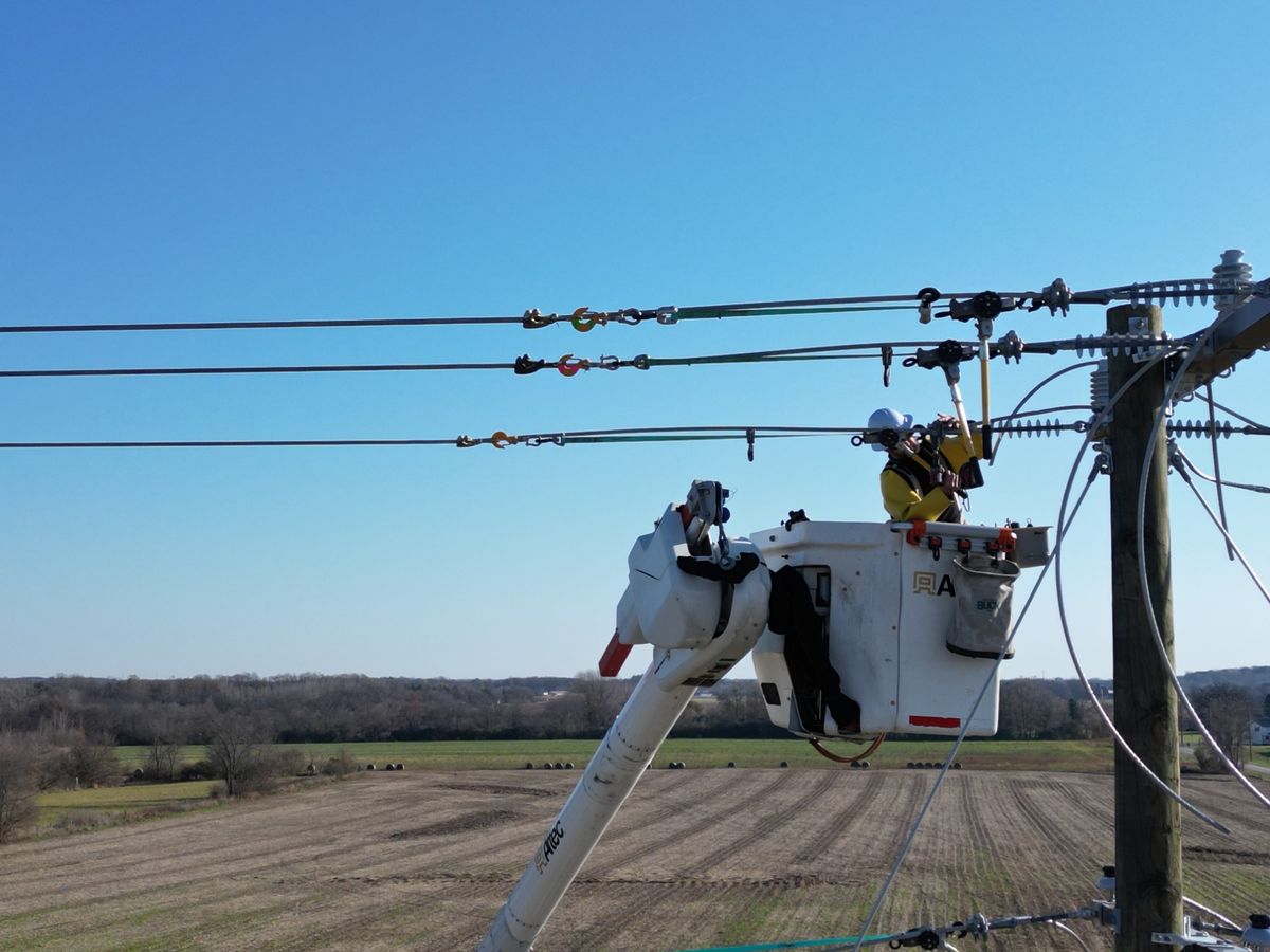 Bluemax USA Image Library of lineman sagging lines using dynamometers ...